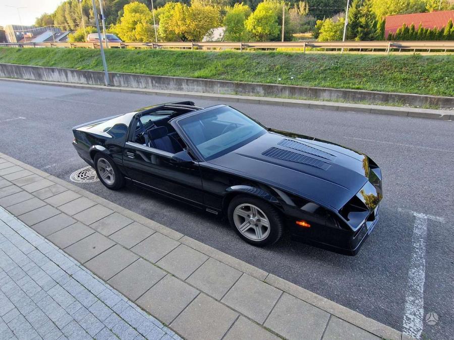 Melns Chevrolet Camaro 1985 Viļņa, ar dzinēja tilpumu 5.00 L un nobraukumu 137 tūkst. km par 8499 €, foto 5 vietnē AUTOMOTO.COM.LV