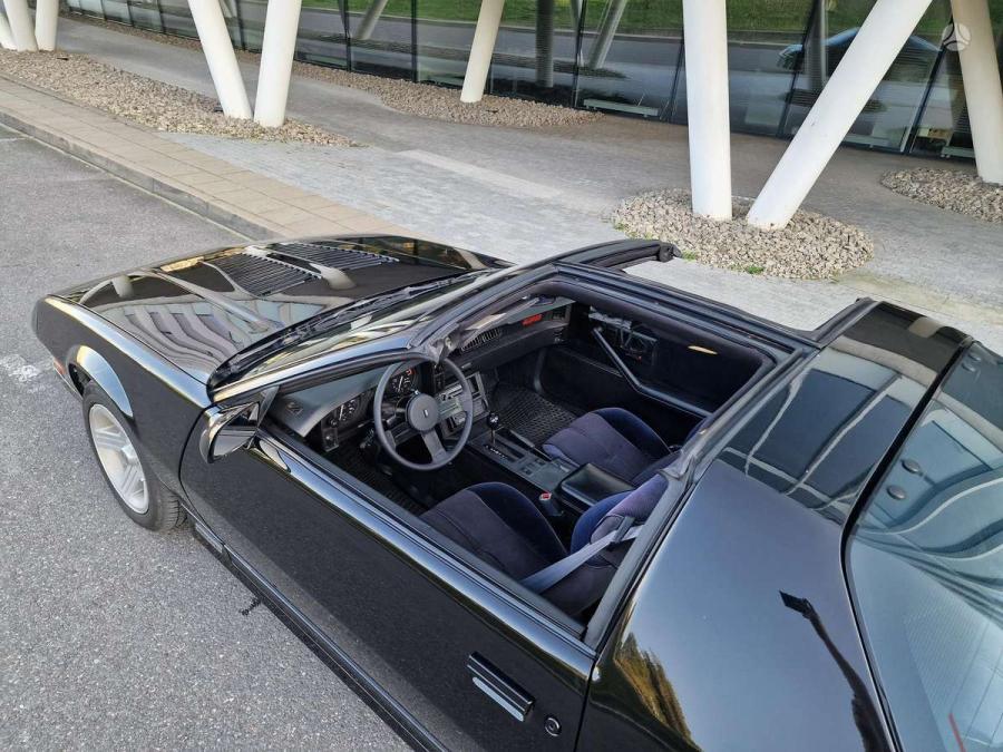 Melns Chevrolet Camaro 1985 Viļņa, ar dzinēja tilpumu 5.00 L un nobraukumu 137 tūkst. km par 8499 €, foto 13 vietnē AUTOMOTO.COM.LV