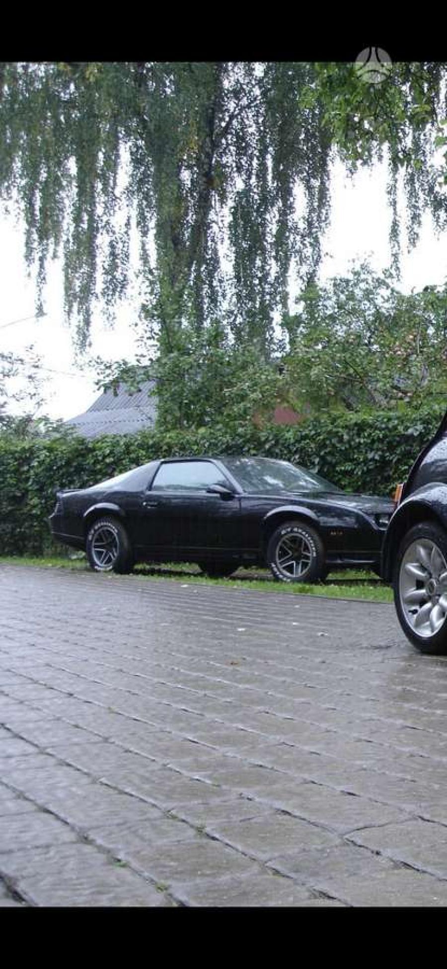 Black Chevrolet Camaro 1985 in Vilnius, with an engine capacity of 5.00 L and mileage of 200 thousand km for 3555 €, photo 1 on AUTOMOTO.COM.LV