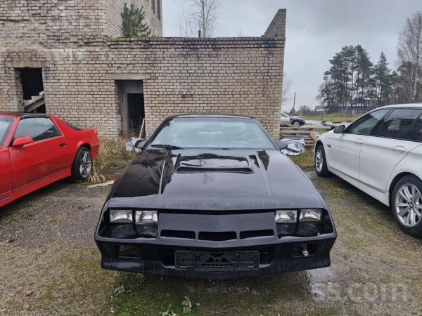 Melns Chevrolet Camaro 1986 Rīga, ar dzinēja tilpumu 5.00 L un nobraukumu 70 tūkst. km par 5850 €, foto 5 vietnē AUTOMOTO.COM.LV