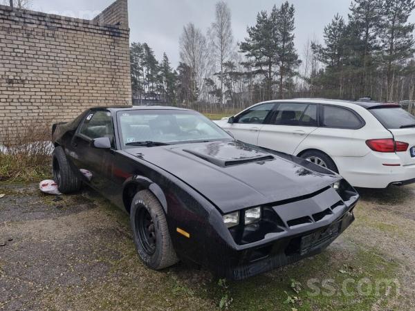Melns Chevrolet Camaro 1986 Rīga, ar dzinēja tilpumu 5.00 L un nobraukumu 70 tūkst. km par 5850 €, foto 6 vietnē AUTOMOTO.COM.LV