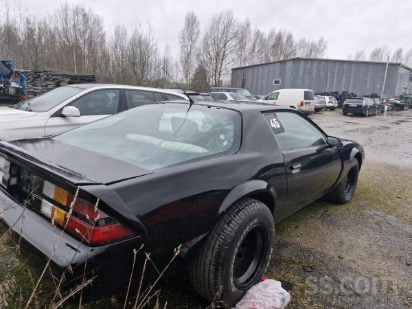Melns Chevrolet Camaro 1986 Rīga, ar dzinēja tilpumu 5.00 L un nobraukumu 70 tūkst. km par 5850 €, foto 7 vietnē AUTOMOTO.COM.LV