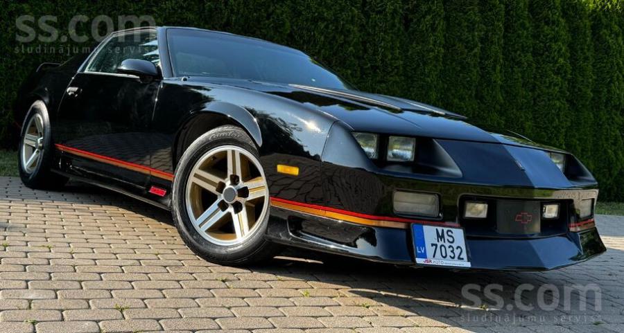Melns Chevrolet Camaro 1994 Rīga, ar dzinēja tilpumu 5.70 L un nobraukumu 0 tūkst. km par 15000 €, foto 4 vietnē AUTOMOTO.COM.LV