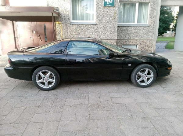 Melns Chevrolet Camaro 1999 Šauļi, ar dzinēja tilpumu 3.80 L un nobraukumu 220 tūkst. km par 4000 €, foto 1 vietnē AUTOMOTO.COM.LV