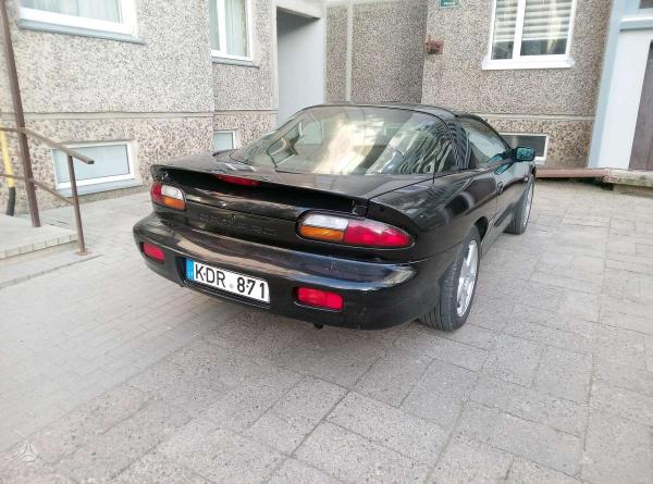 Melns Chevrolet Camaro 1999 Šauļi, ar dzinēja tilpumu 3.80 L un nobraukumu 220 tūkst. km par 4000 €, foto 2 vietnē AUTOMOTO.COM.LV
