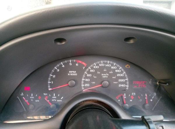 Melns Chevrolet Camaro 1999 Šauļi, ar dzinēja tilpumu 3.80 L un nobraukumu 220 tūkst. km par 4000 €, foto 7 vietnē AUTOMOTO.COM.LV