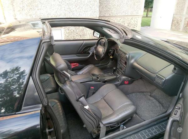 Melns Chevrolet Camaro 1999 Šauļi, ar dzinēja tilpumu 3.80 L un nobraukumu 220 tūkst. km par 4000 €, foto 8 vietnē AUTOMOTO.COM.LV