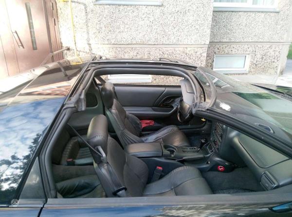 Melns Chevrolet Camaro 1999 Šauļi, ar dzinēja tilpumu 3.80 L un nobraukumu 220 tūkst. km par 4000 €, foto 9 vietnē AUTOMOTO.COM.LV