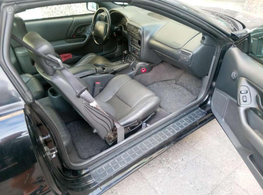 Melns Chevrolet Camaro 1999 Šauļi, ar dzinēja tilpumu 3.80 L un nobraukumu 220 tūkst. km par 4000 €, foto 19 vietnē AUTOMOTO.COM.LV