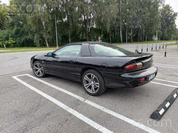 Черный Шевроле Камаро 2000 в Рига, объемом двигателя 3.80 л и пробегом 164 тыс. км за 5450 €, фото 5 на AUTOMOTO.COM.LV
