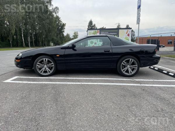 Черный Шевроле Камаро 2000 в Рига, объемом двигателя 3.80 л и пробегом 164 тыс. км за 5450 €, фото 6 на AUTOMOTO.COM.LV