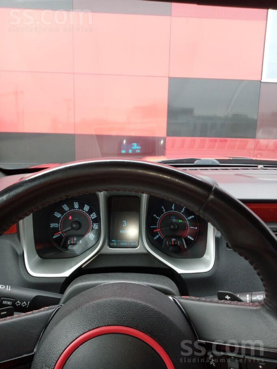 Black Chevrolet Camaro 2011 in Riga, with an engine capacity of 3.60 L and mileage of 181 thousand km for 15900 €, photo 4 on AUTOMOTO.COM.LV