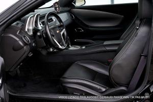Black Chevrolet Camaro 2015 in Kretinga, with an engine capacity of 6.16 L and mileage of 106 thousand km for 23200 €, photo 16 on AUTOMOTO.COM.LV
