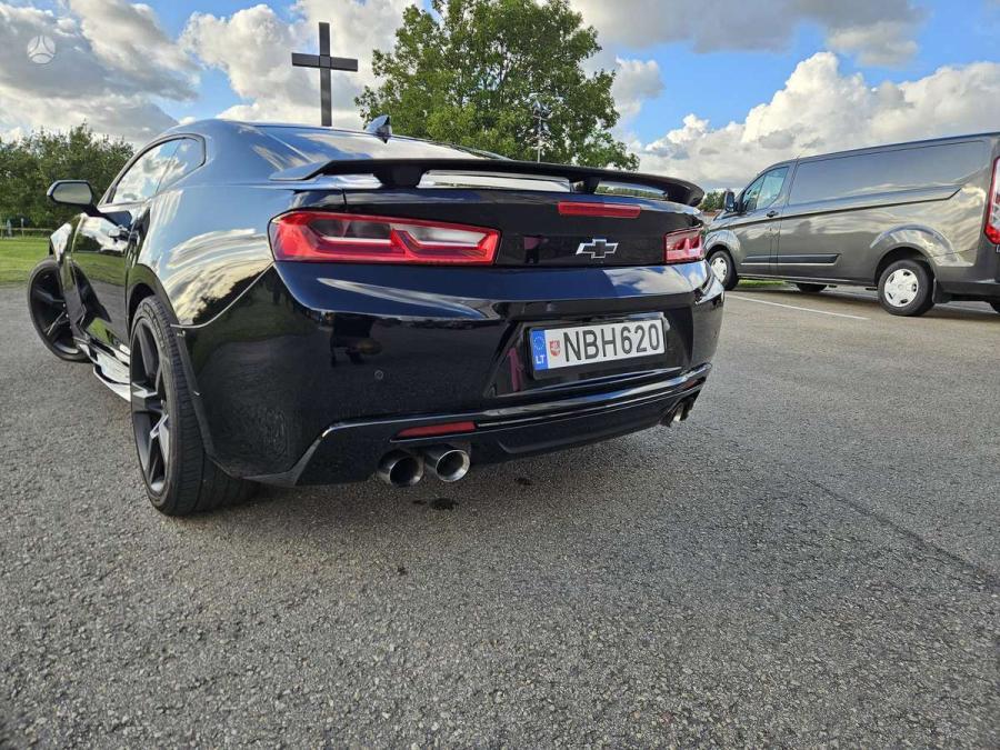 Melns Chevrolet Camaro 2016 Klaipėda, ar dzinēja tilpumu 6.20 L un nobraukumu 70 tūkst. km par 29300 €, foto 4 vietnē AUTOMOTO.COM.LV