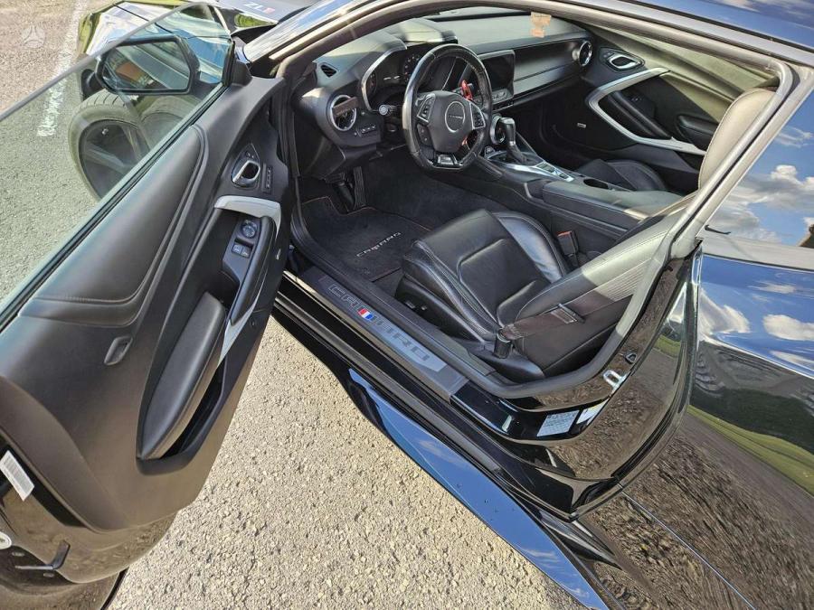Melns Chevrolet Camaro 2016 Klaipėda, ar dzinēja tilpumu 6.20 L un nobraukumu 70 tūkst. km par 29300 €, foto 9 vietnē AUTOMOTO.COM.LV