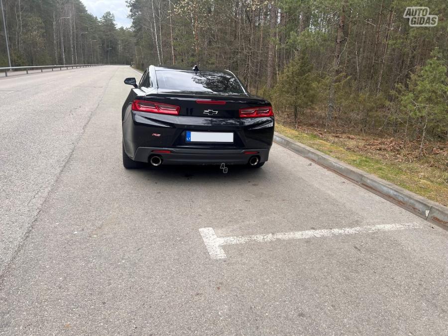 Black Chevrolet Camaro 2018 in Druskininkai, with an engine capacity of 3.60 L and mileage of 68 thousand km for 21000 €, photo 4 on AUTOMOTO.COM.LV