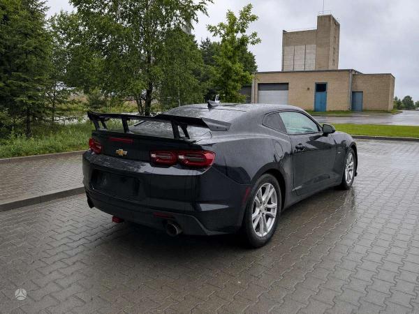 Melns Chevrolet Camaro 2019 Viļņa, ar dzinēja tilpumu 2.00 L un nobraukumu 107 tūkst. km par 15800 €, foto 5 vietnē AUTOMOTO.COM.LV