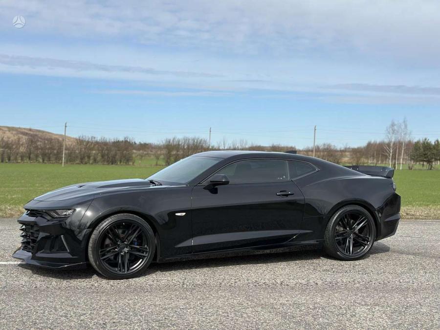 Melns Chevrolet Camaro 2019 Šauļi, ar dzinēja tilpumu 6.20 L un nobraukumu 56 tūkst. km par 30999 €, foto 3 vietnē AUTOMOTO.COM.LV