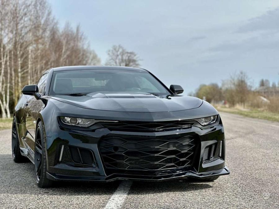 Melns Chevrolet Camaro 2019 Šauļi, ar dzinēja tilpumu 6.20 L un nobraukumu 56 tūkst. km par 30999 €, foto 4 vietnē AUTOMOTO.COM.LV