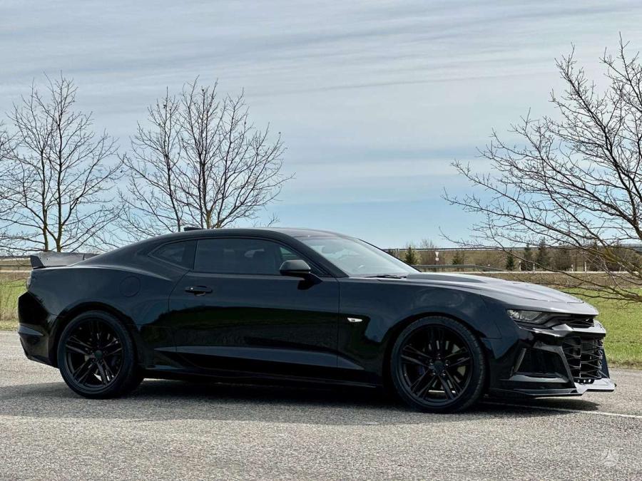 Melns Chevrolet Camaro 2019 Šauļi, ar dzinēja tilpumu 6.20 L un nobraukumu 56 tūkst. km par 30999 €, foto 7 vietnē AUTOMOTO.COM.LV