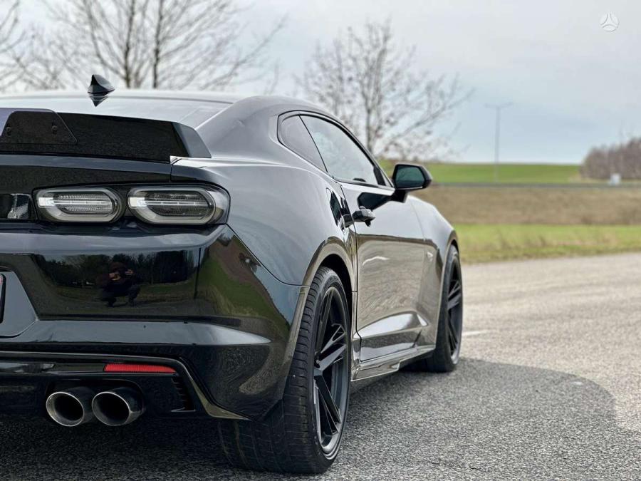Melns Chevrolet Camaro 2019 Šauļi, ar dzinēja tilpumu 6.20 L un nobraukumu 56 tūkst. km par 30999 €, foto 9 vietnē AUTOMOTO.COM.LV