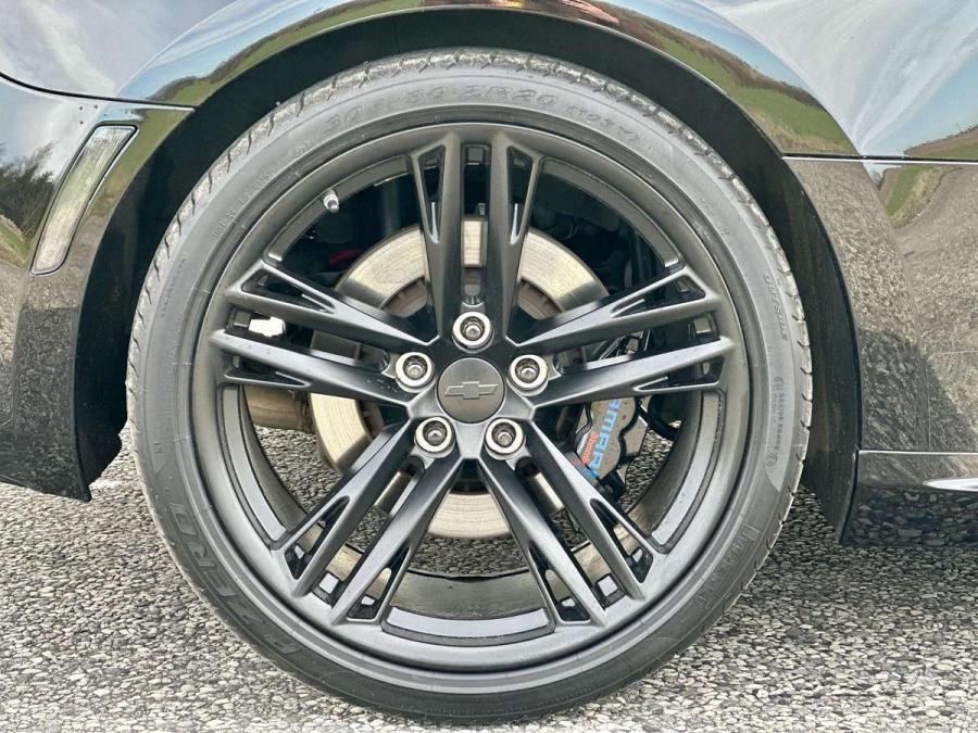 Melns Chevrolet Camaro 2019 Šauļi, ar dzinēja tilpumu 6.20 L un nobraukumu 56 tūkst. km par 30999 €, foto 14 vietnē AUTOMOTO.COM.LV