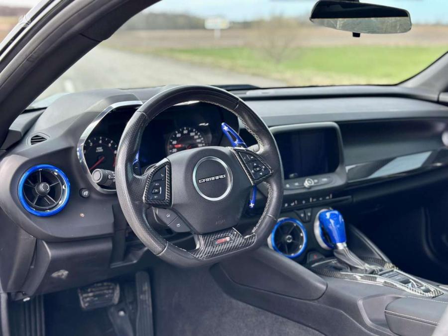 Melns Chevrolet Camaro 2019 Šauļi, ar dzinēja tilpumu 6.20 L un nobraukumu 56 tūkst. km par 30999 €, foto 16 vietnē AUTOMOTO.COM.LV