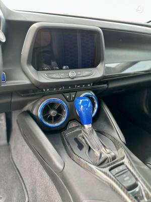 Melns Chevrolet Camaro 2019 Šauļi, ar dzinēja tilpumu 6.20 L un nobraukumu 56 tūkst. km par 30999 €, foto 20 vietnē AUTOMOTO.COM.LV