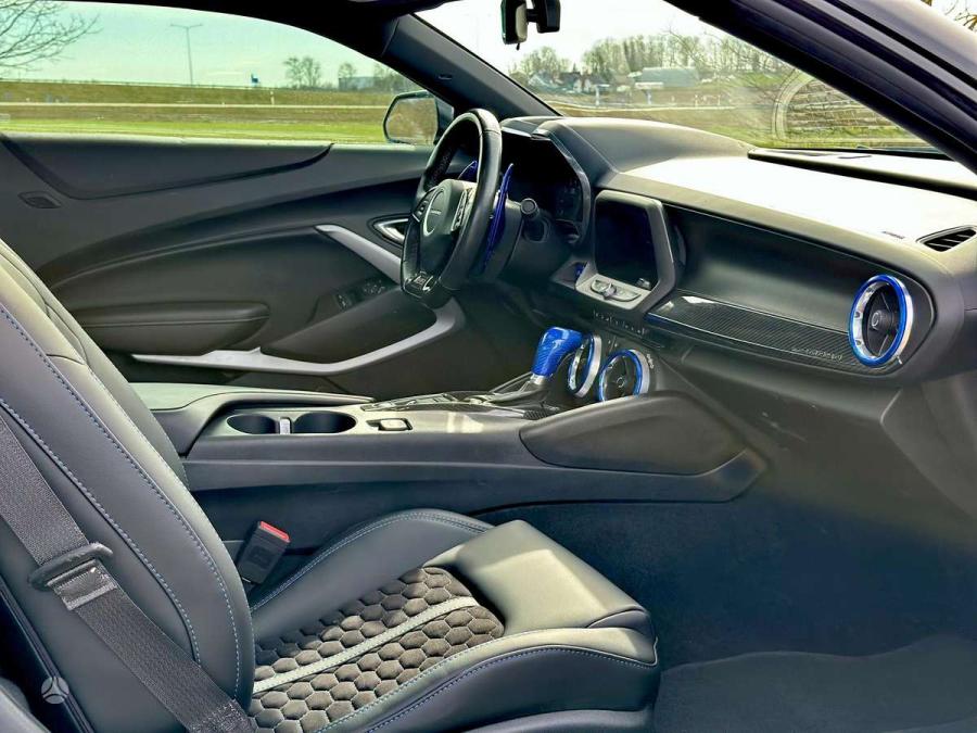 Melns Chevrolet Camaro 2019 Šauļi, ar dzinēja tilpumu 6.20 L un nobraukumu 56 tūkst. km par 30999 €, foto 24 vietnē AUTOMOTO.COM.LV