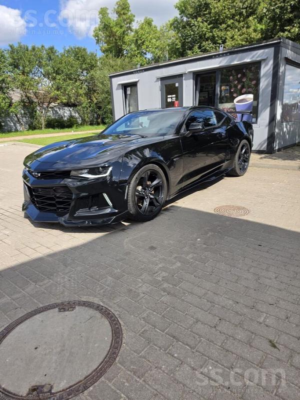 Melns Chevrolet Camaro 2020 Rēzekne, ar dzinēja tilpumu 3.60 L un nobraukumu 53 tūkst. km par 26900 €, foto 3 vietnē AUTOMOTO.COM.LV