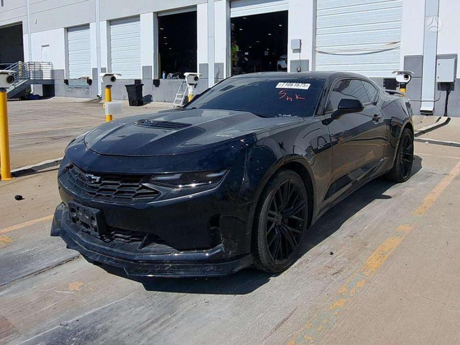 Black Chevrolet Camaro 2021 in Kaunas, with an engine capacity of 6.20 L and mileage of 100000 thousand km for 12100 €, photo 1 on AUTOMOTO.COM.LV