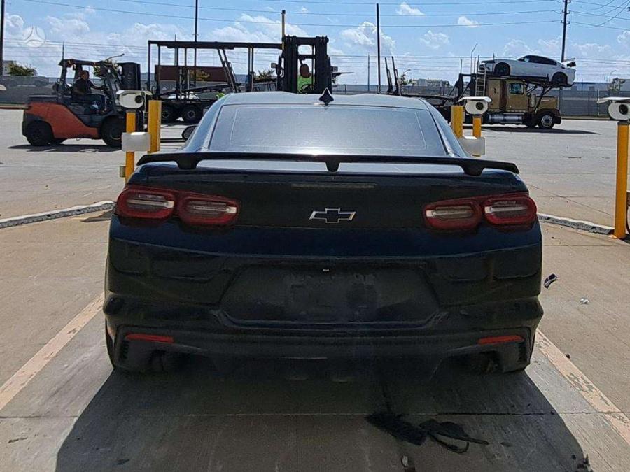 Black Chevrolet Camaro 2021 in Kaunas, with an engine capacity of 6.20 L and mileage of 100000 thousand km for 12100 €, photo 5 on AUTOMOTO.COM.LV