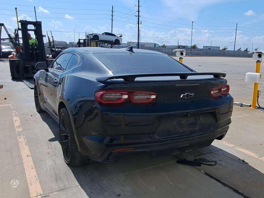 Black Chevrolet Camaro 2021 in Kaunas, with an engine capacity of 6.20 L and mileage of 100000 thousand km for 12100 €, photo 7 on AUTOMOTO.COM.LV