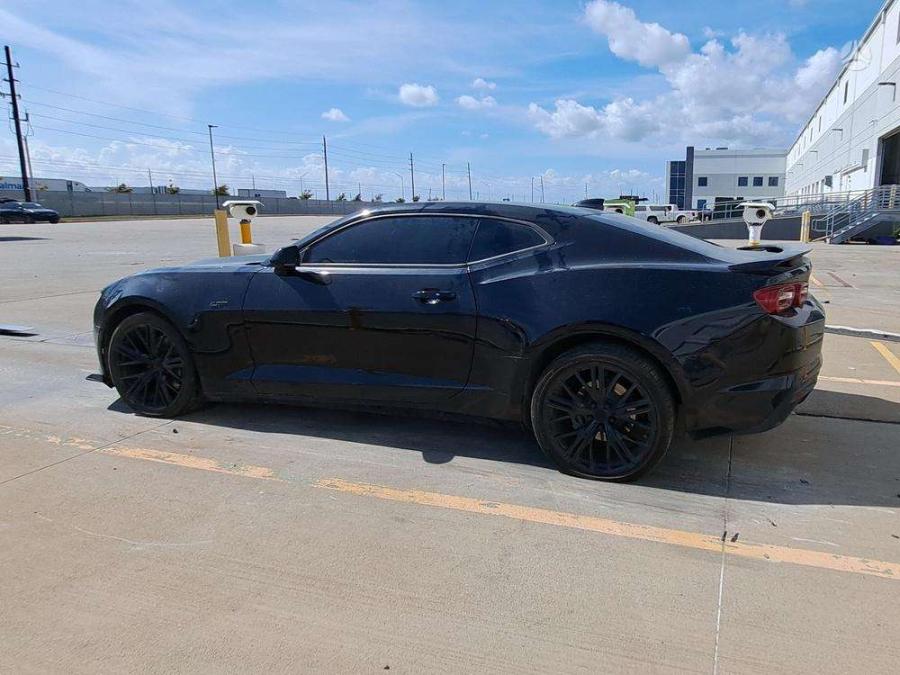 Black Chevrolet Camaro 2021 in Kaunas, with an engine capacity of 6.20 L and mileage of 100000 thousand km for 12100 €, photo 8 on AUTOMOTO.COM.LV