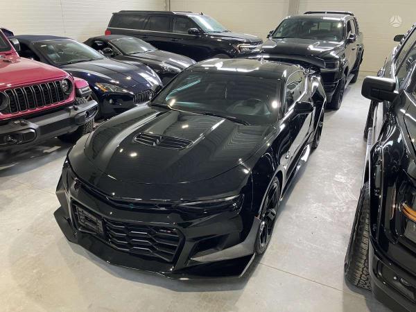 Black Chevrolet Camaro 2021 in Klaipeda, with an engine capacity of 6.20 L and mileage of 70 thousand km for 32670 €, photo 1 on AUTOMOTO.COM.LV