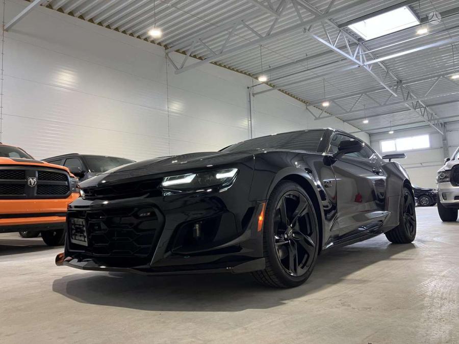Black Chevrolet Camaro 2021 in Klaipeda, with an engine capacity of 6.20 L and mileage of 70 thousand km for 32670 €, photo 4 on AUTOMOTO.COM.LV