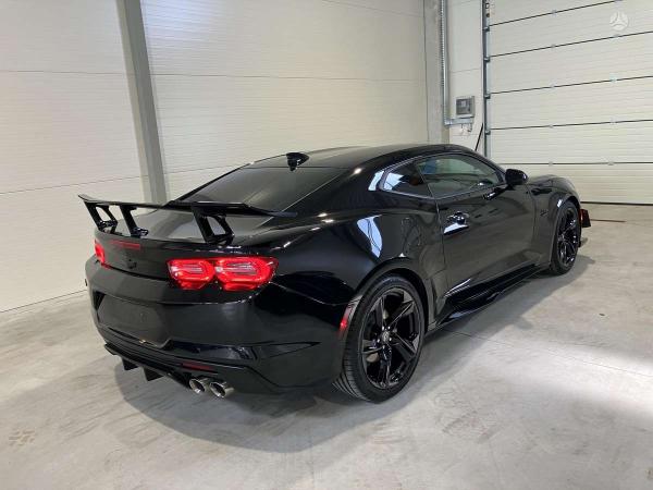 Black Chevrolet Camaro 2021 in Klaipeda, with an engine capacity of 6.20 L and mileage of 70 thousand km for 32670 €, photo 5 on AUTOMOTO.COM.LV