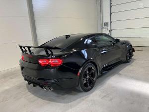 Black Chevrolet Camaro 2021 in Klaipeda, with an engine capacity of 6.20 L and mileage of 70 thousand km for 32670 €, photo 5 on AUTOMOTO.COM.LV