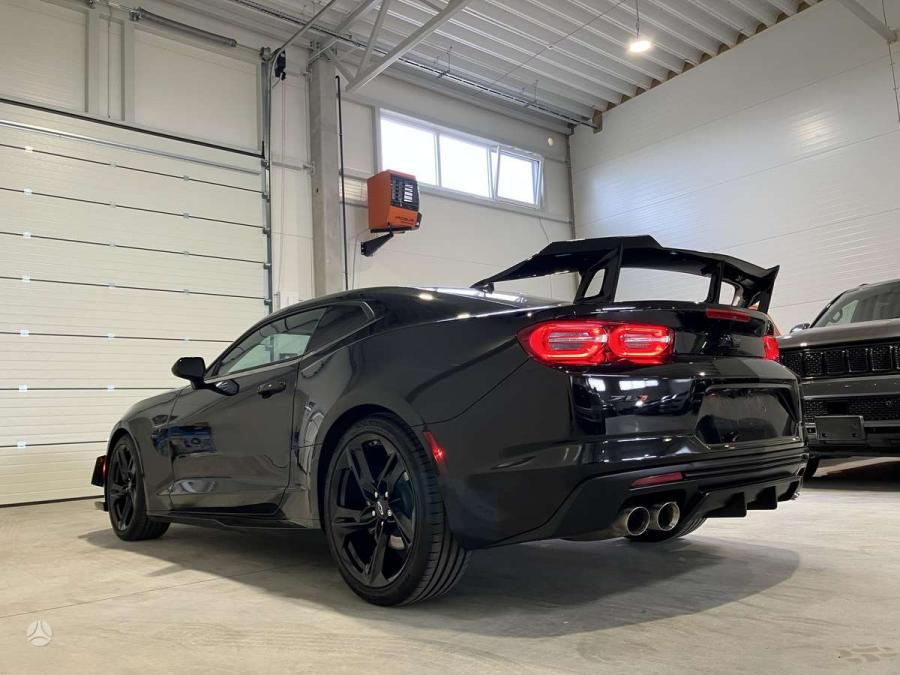 Black Chevrolet Camaro 2021 in Klaipeda, with an engine capacity of 6.20 L and mileage of 70 thousand km for 32670 €, photo 6 on AUTOMOTO.COM.LV