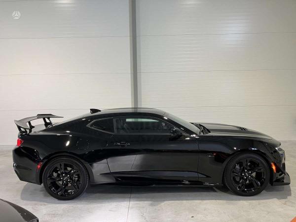 Black Chevrolet Camaro 2021 in Klaipeda, with an engine capacity of 6.20 L and mileage of 70 thousand km for 32670 €, photo 9 on AUTOMOTO.COM.LV