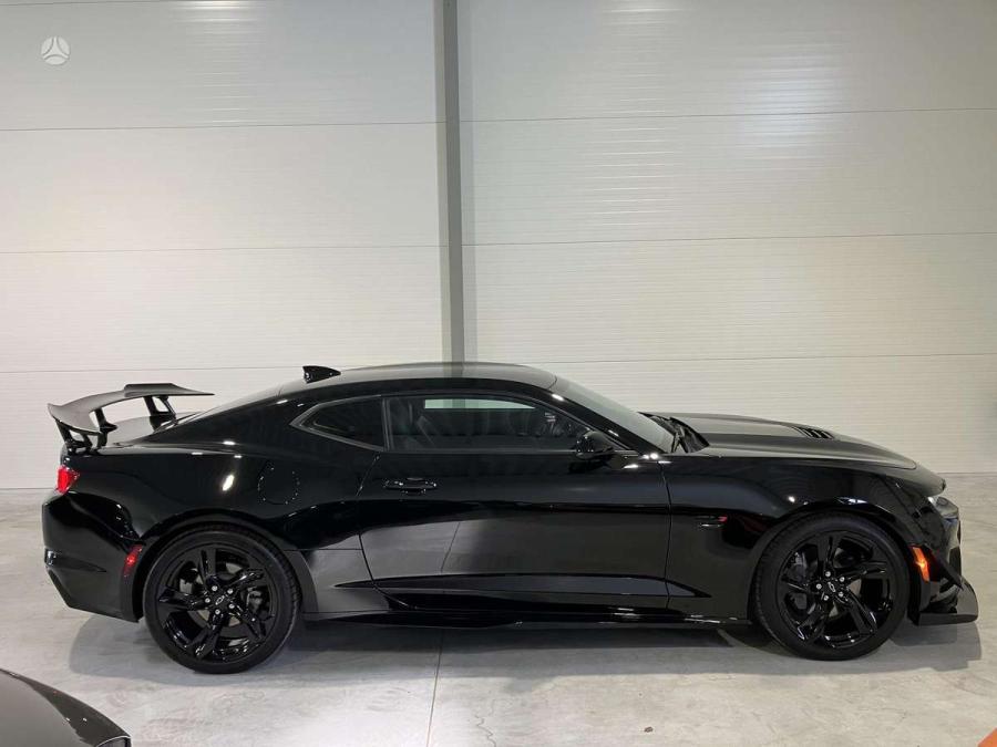 Black Chevrolet Camaro 2021 in Klaipeda, with an engine capacity of 6.20 L and mileage of 70 thousand km for 32670 €, photo 9 on AUTOMOTO.COM.LV