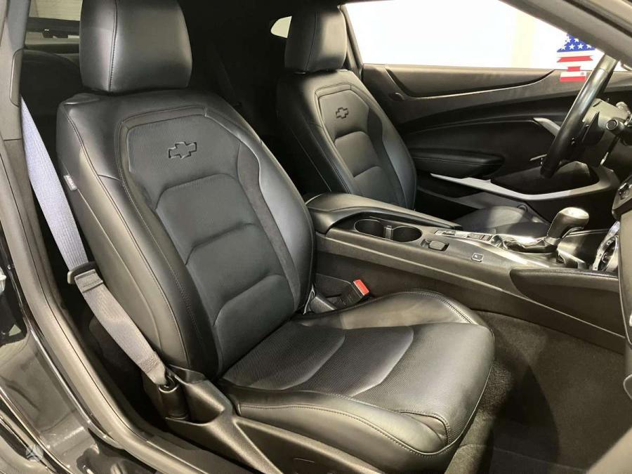 Black Chevrolet Camaro 2021 in Klaipeda, with an engine capacity of 6.20 L and mileage of 70 thousand km for 32670 €, photo 17 on AUTOMOTO.COM.LV