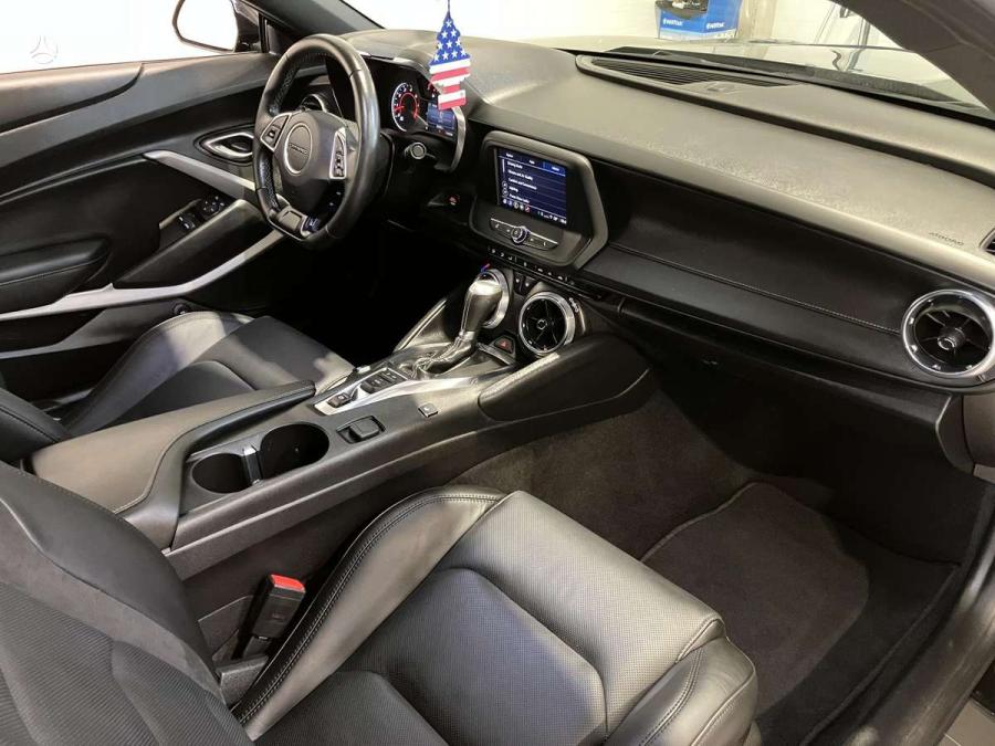 Black Chevrolet Camaro 2021 in Klaipeda, with an engine capacity of 6.20 L and mileage of 70 thousand km for 32670 €, photo 18 on AUTOMOTO.COM.LV