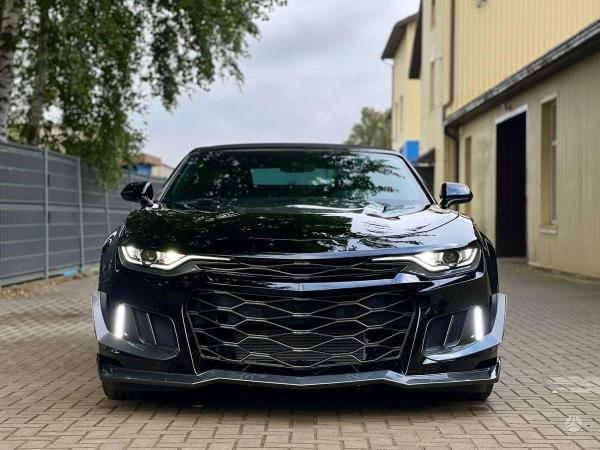 Black Chevrolet Camaro 2022 in Siauliai, with an engine capacity of 6.20 L and mileage of 72 thousand km for 37000 €, photo 1 on AUTOMOTO.COM.LV