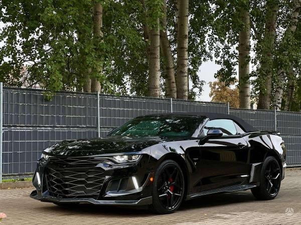 Black Chevrolet Camaro 2022 in Siauliai, with an engine capacity of 6.20 L and mileage of 72 thousand km for 37000 €, photo 3 on AUTOMOTO.COM.LV