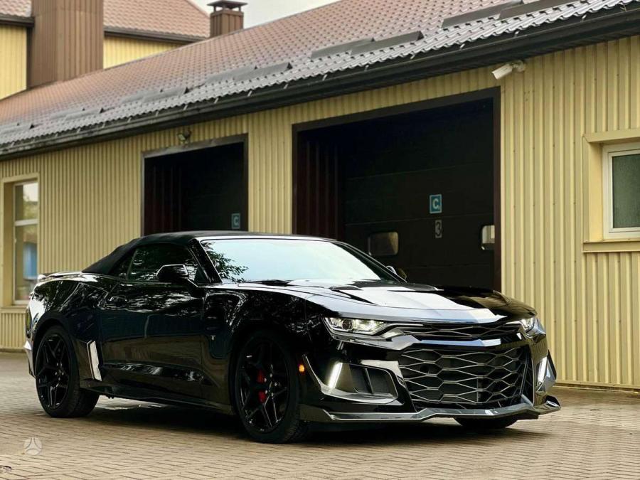 Melns Chevrolet Camaro 2022 Šauļi, ar dzinēja tilpumu 6.20 L un nobraukumu 72 tūkst. km par 37000 €, foto 4 vietnē AUTOMOTO.COM.LV