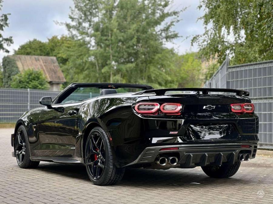 Melns Chevrolet Camaro 2022 Šauļi, ar dzinēja tilpumu 6.20 L un nobraukumu 72 tūkst. km par 37000 €, foto 15 vietnē AUTOMOTO.COM.LV