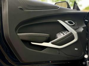 Melns Chevrolet Camaro 2022 Šauļi, ar dzinēja tilpumu 6.20 L un nobraukumu 72 tūkst. km par 37000 €, foto 17 vietnē AUTOMOTO.COM.LV