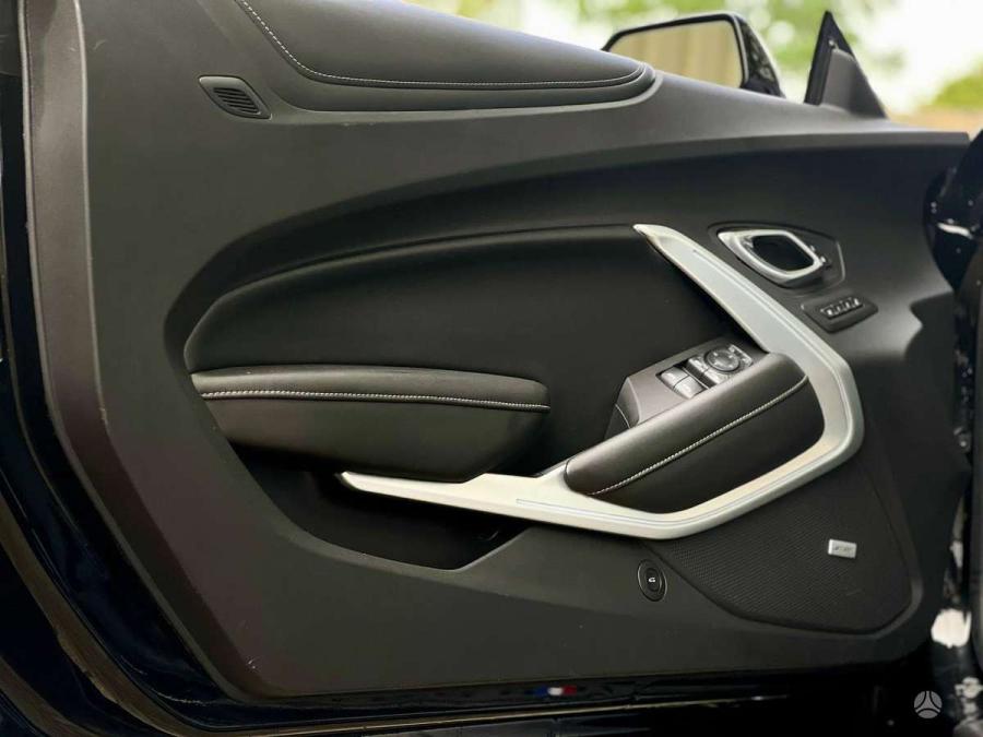 Melns Chevrolet Camaro 2022 Šauļi, ar dzinēja tilpumu 6.20 L un nobraukumu 72 tūkst. km par 37000 €, foto 17 vietnē AUTOMOTO.COM.LV