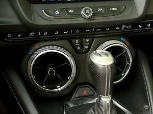 Melns Chevrolet Camaro 2022 Šauļi, ar dzinēja tilpumu 6.20 L un nobraukumu 72 tūkst. km par 37000 €, foto 23 vietnē AUTOMOTO.COM.LV